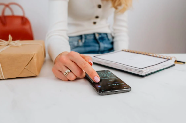 Left vs. Right-Handed Typing: Adapting for Comfort - Typesy