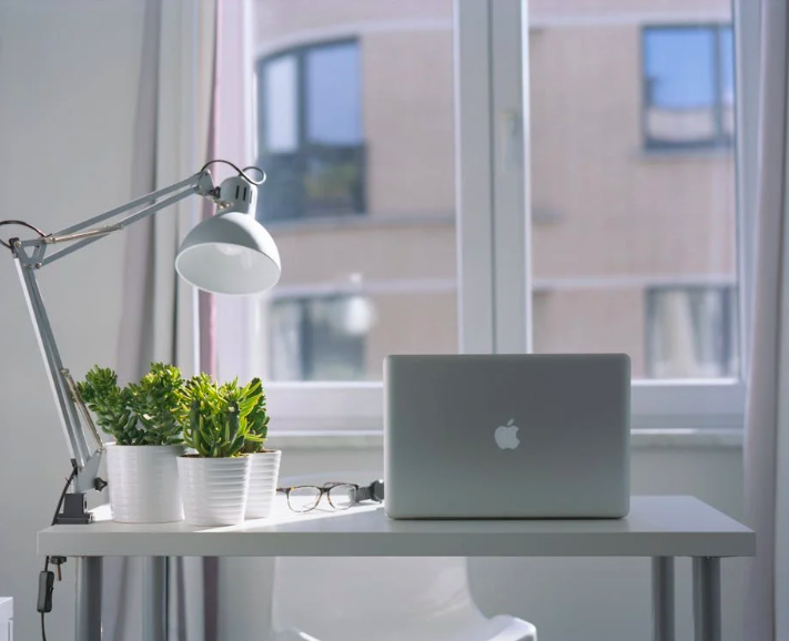 Wood, Metal, or Glass? Choosing the Right Desk - Typesy