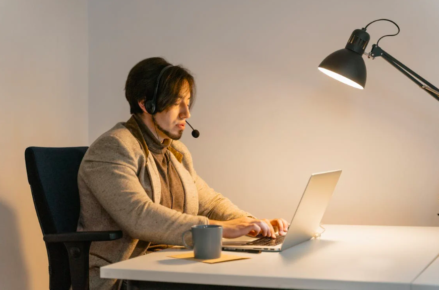 Voice or Keyboard? Choosing the Right Typing Tool - Typesy